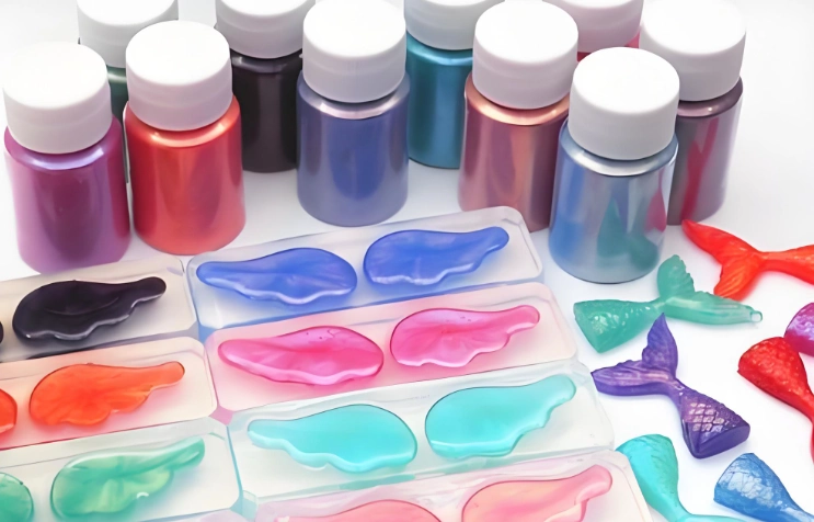 How to Use Mica Powder in Acrylic Paint (Quick Guide for Beginners ...